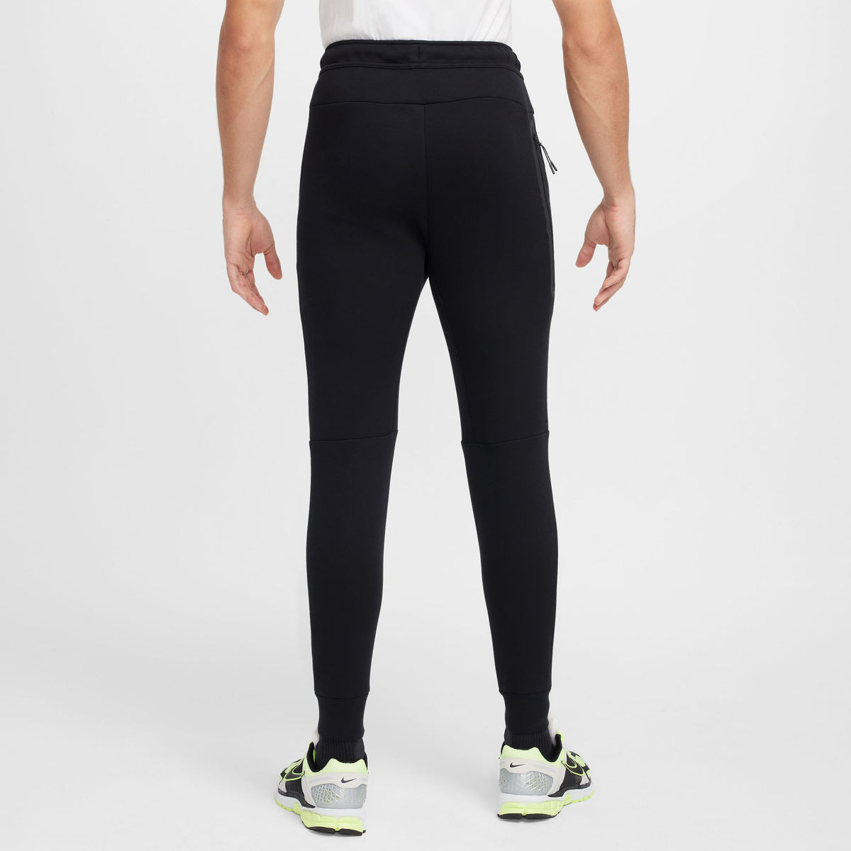 NIKE TECH HV0959-010 – Phenom